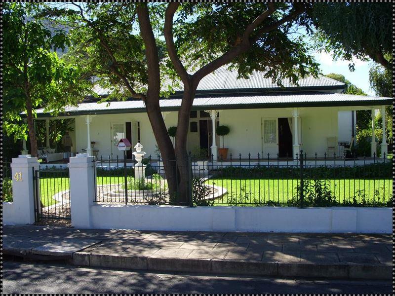 The Cottage, Graaff-Reinet, Eastern Cape | Weekend Getaway Accommodation | BEST Budget-Getaways